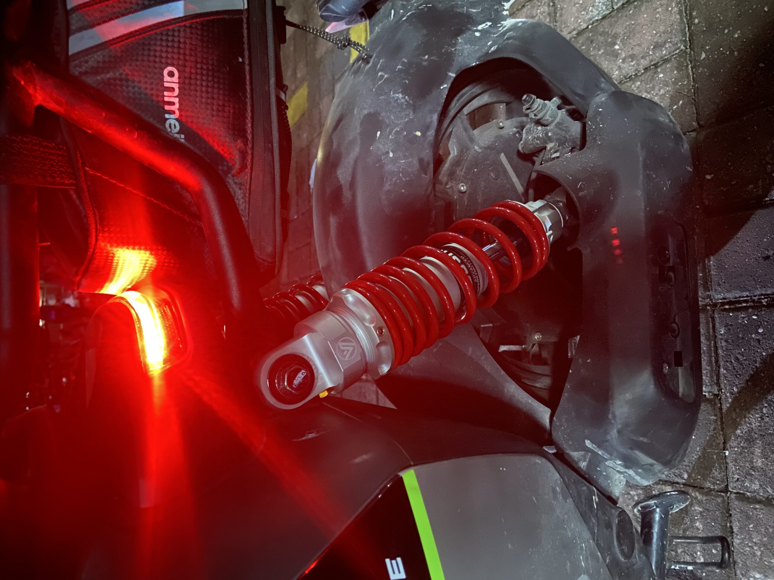 九号机械师mmax 110P自己更换比博士RS2（后减震）和实际使用体验 - SaiitaのBlog